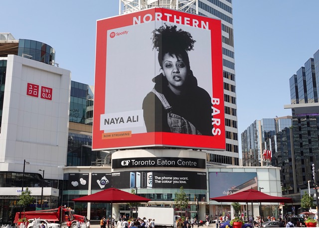 Un énorme billboard à Toronto pour la rappeuse montréalaise Naya Ali - HHQC